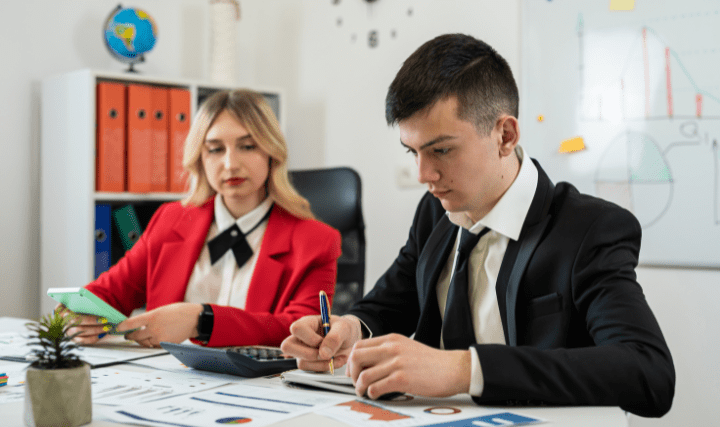 Understanding the Role and Qualifications of a Financial Advisor